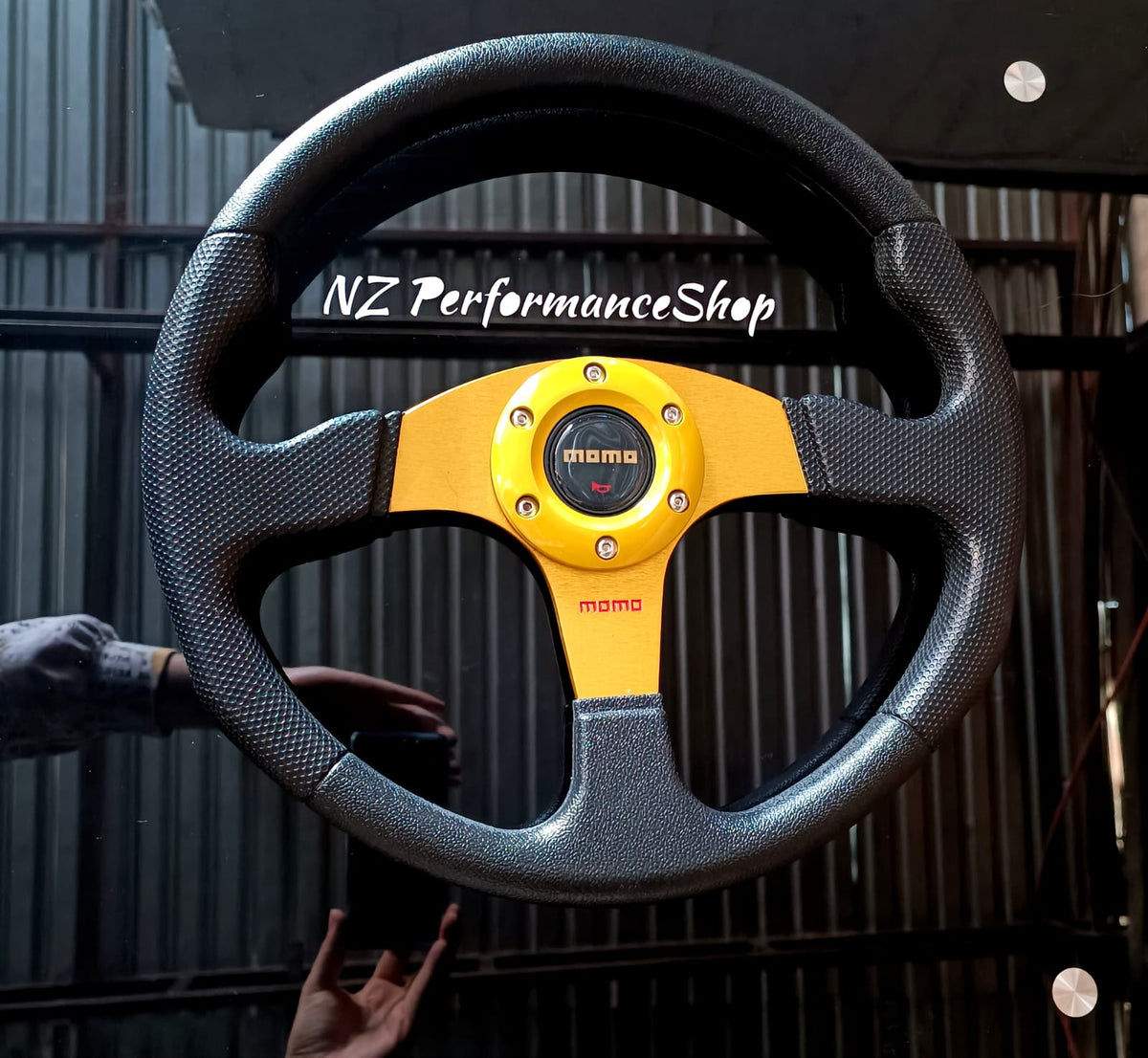 volante deportivo momo amarillo – NZ PERFORMANCE SHOP